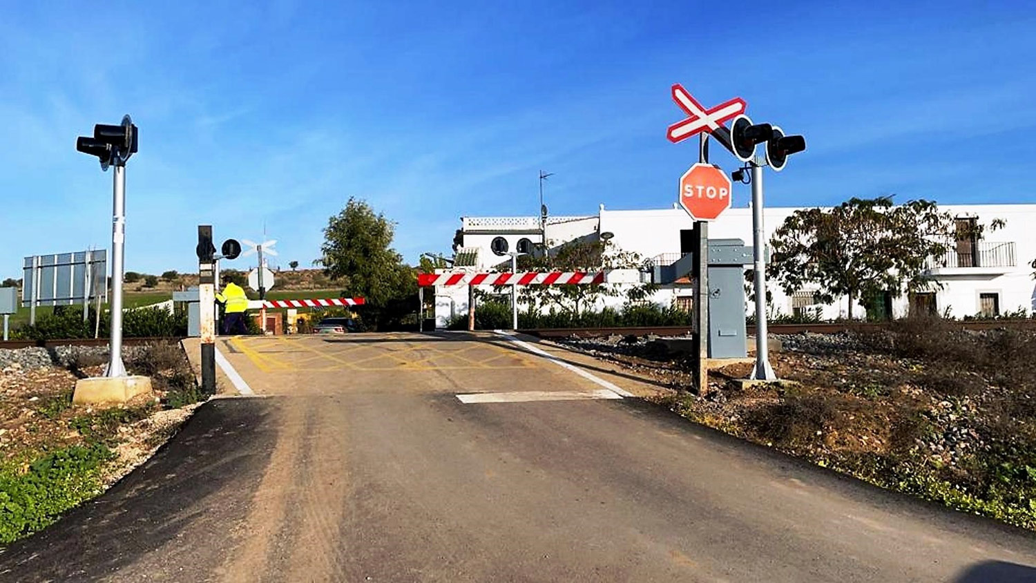 Adif destina más de 8,5 millones de euros a la supresión de dos pasos a nivel en la provincia de ...