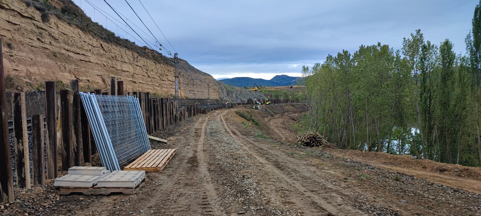 Adif acomete la última fase de las obras de mejora en la infraestructura ferroviaria a su paso ...